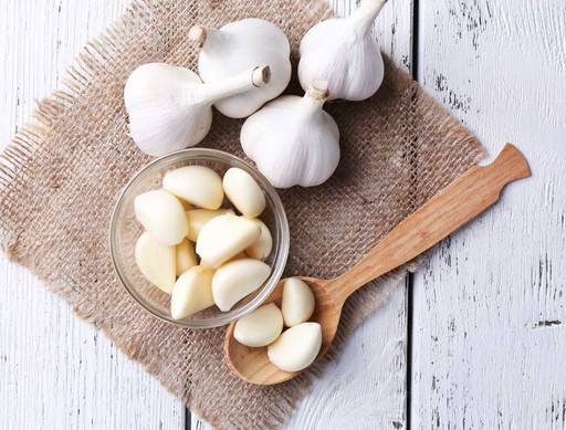 Crushed Garlic: What It Means, How It Looks & When to Use It