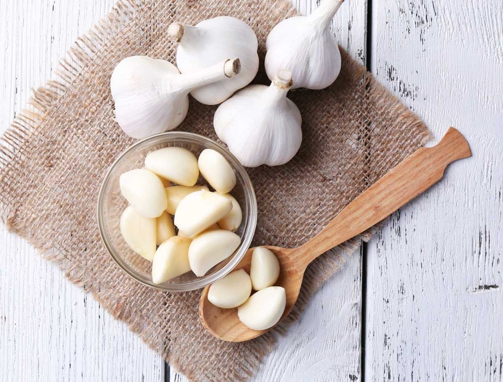 Crushed Garlic: What It Means, How It Looks & When to Use It